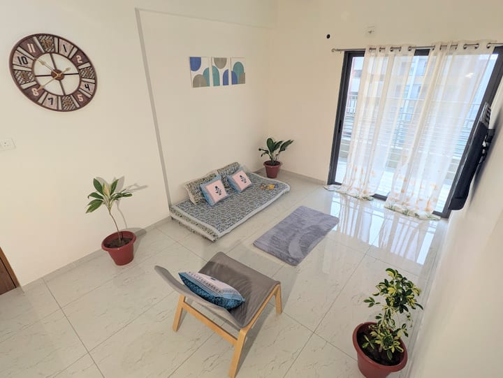 Spacious 2bhk Apartment | Wifi, Parking | 6 Guests - Ahmedabad