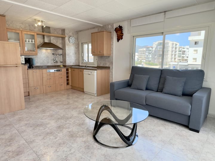 Flo. Appartement à 2 Min De La Plage, Clime + Wifi - Roses