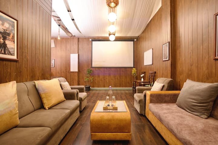 Cine Castle Spacez Garden Villa W/ Private Theatre - Bangalore