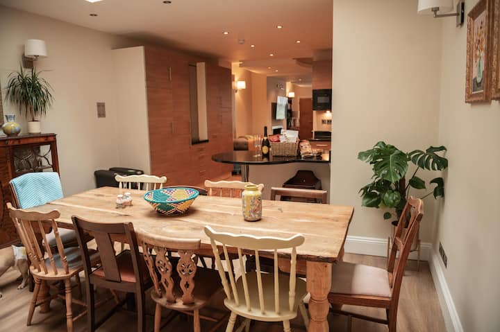 Luxury 2-bed Stay | Hot Tub & Cruise Location - Southampton