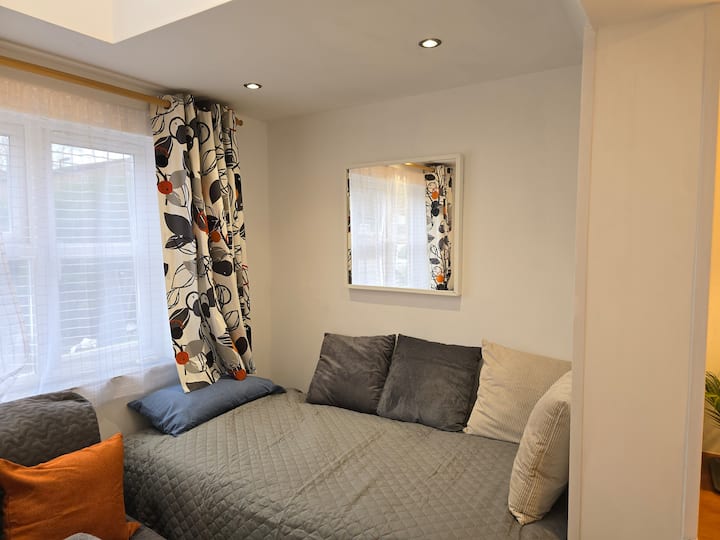 Comfy Apartment - 12 Mins From Gatwick - Horsham, UK