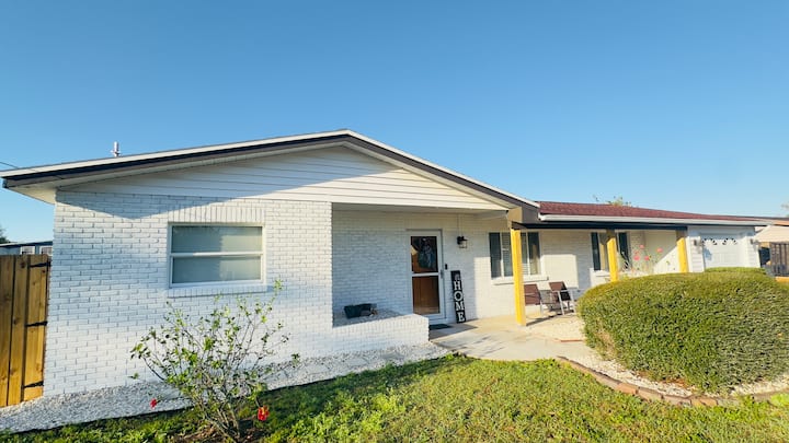 The Shore House - Tampa Airport (TPA)