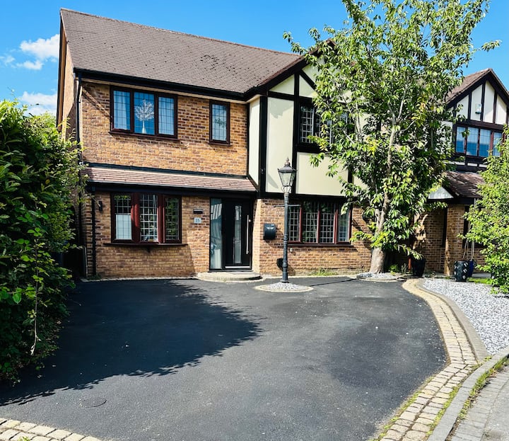 5 Bed Detached Family Rental - Warrington, United Kingdom