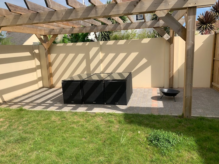 Stylish 2-bed Country Home W/ Garden, Parking & Ev - Jersey