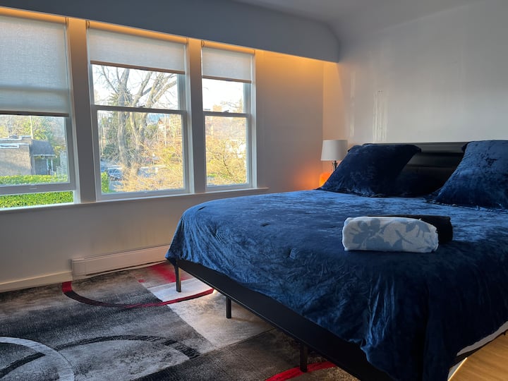 Bedroom At Kits Point - A1 “Spruce Room” - Vancouver