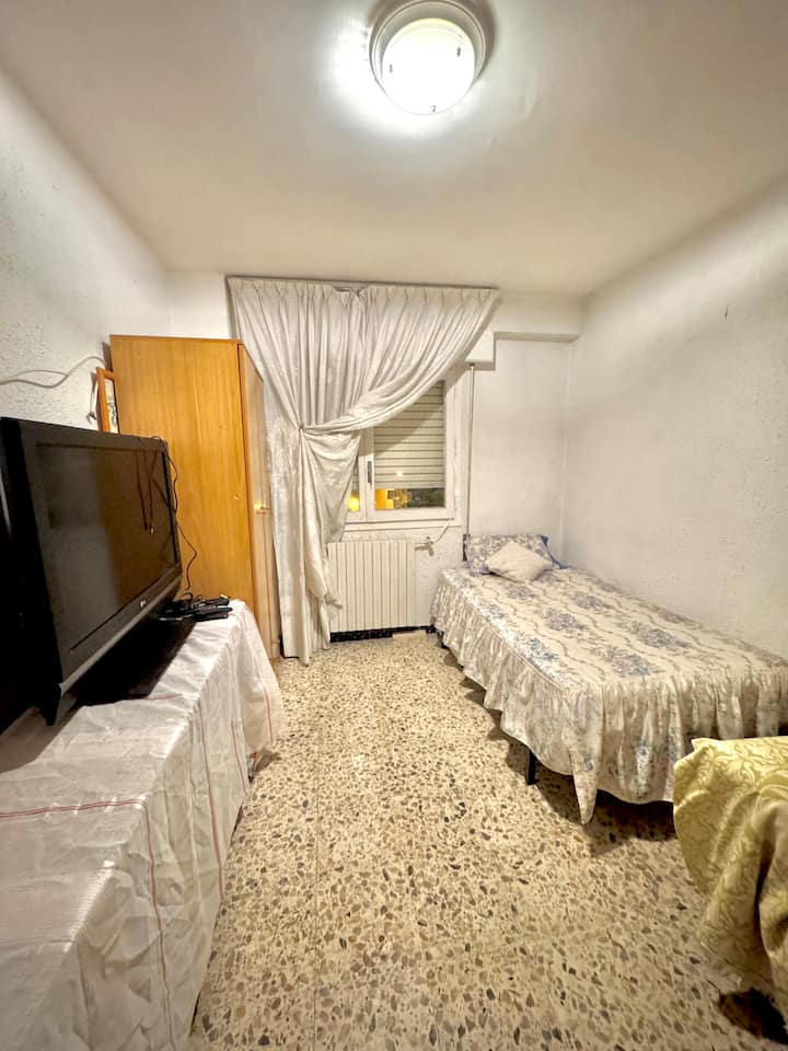 Habitación Cerca De La Estación Delicias - Zaragoza