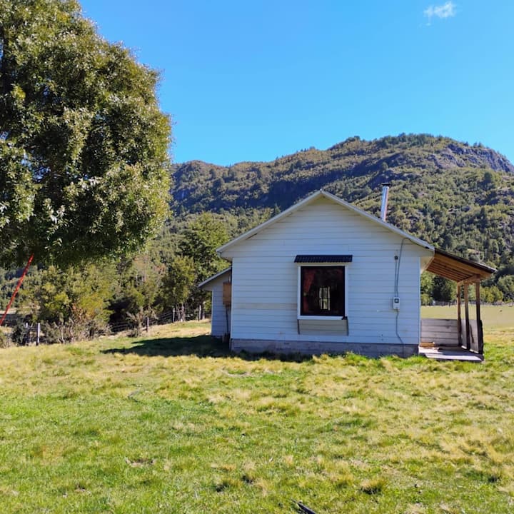 Cabaña, Sector Rural Las Escalas. - Futaleufú