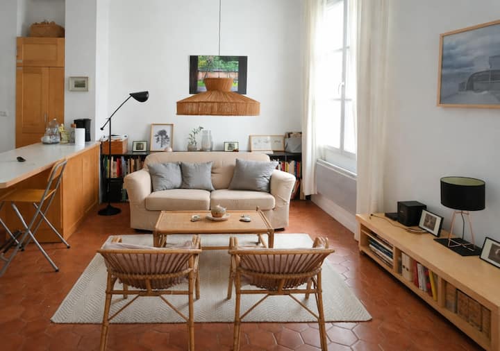 Lumineux Et Charmant Appartement Place Aux Herbes - Uzès