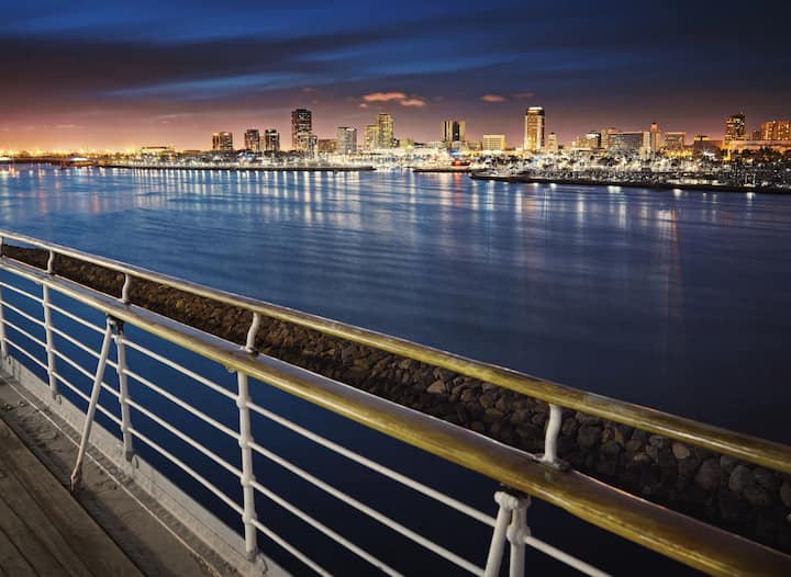 Art Deco Room W/ Harbor Views – History Aboard - Long Beach, CA