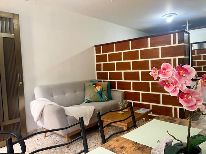 Local Style Great Location 1min From El Poblado Av - Envigado