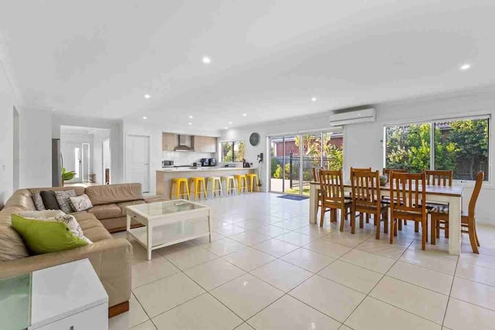 Modern 5 Bedroom House - Phillip Island