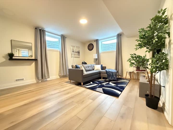 Executive Suite/2 Bedroom & Private Entrance - London, Ontario
