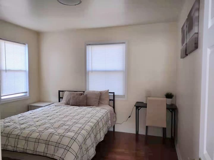 Cozy Bedroom For Rent - Norfolk, VA