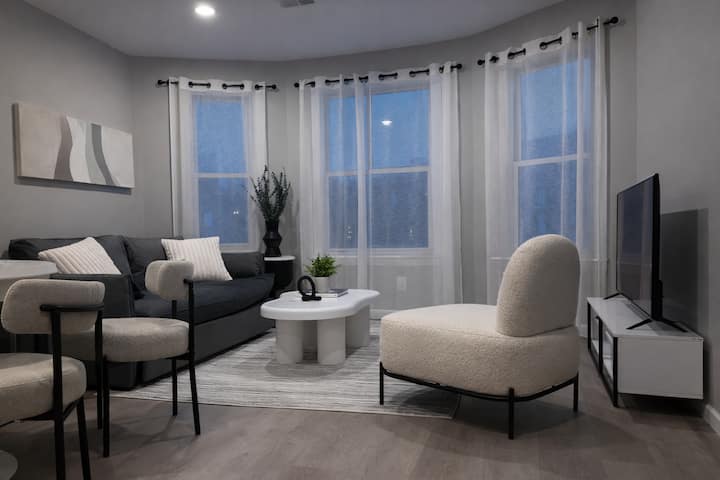 Modern Central Luxurious 2br Near 6 Flags And Bige - Springfield, MA