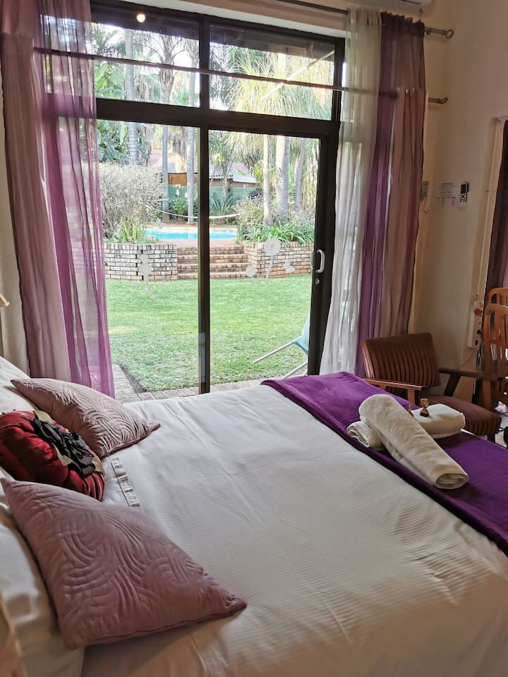 56 On Waterfront: Room 3 Purple - Hartbeespoort