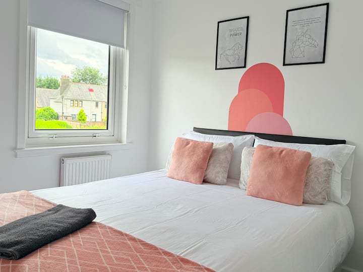 Rf-central Scotland: Entire House With Parking - Falkirk
