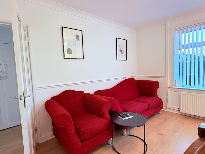 Rf-central Scotland: Entire House With Parking - Falkirk