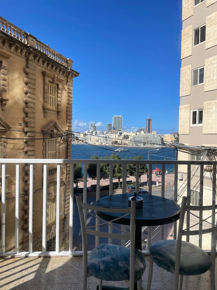 Seaview Cozy 3 Bedroom 2 Bathrooms Sliema Location - Malta