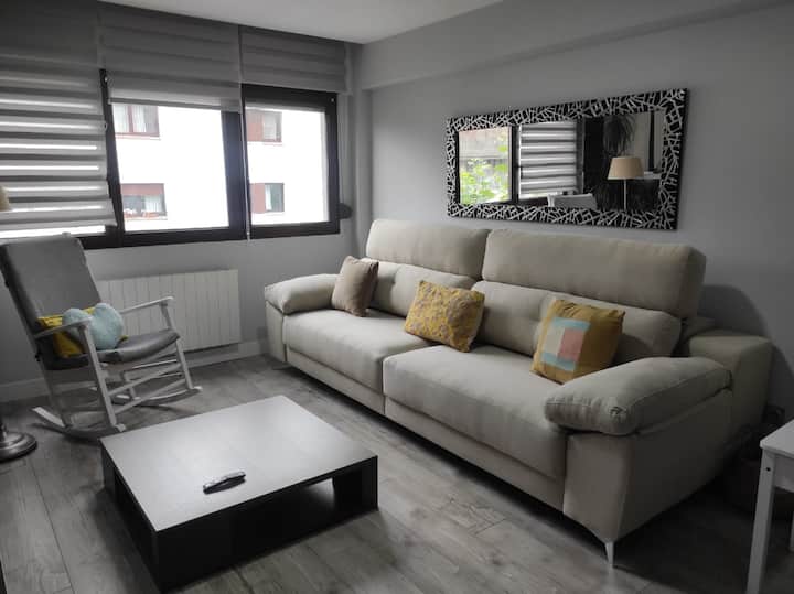 Piso Con Salón Amplio, Cerca De Todo - Zumaya