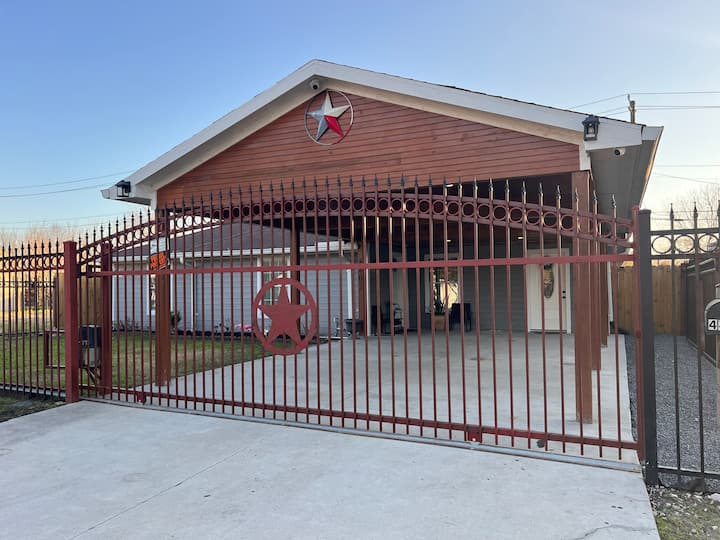 Charming Retreat Near Nrg & Medical Center - South Acres / Crestmont Park - Houston