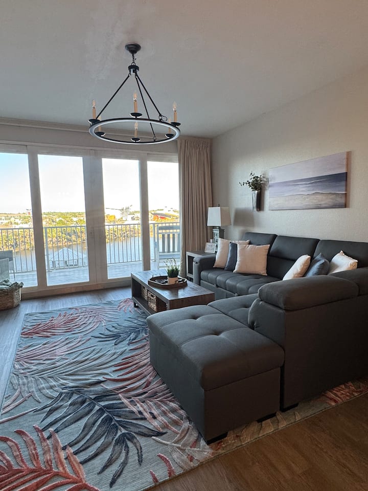 Serenity Sands @ Laketown Wharf 411 Beach Getaway - Panama City Beach, FL