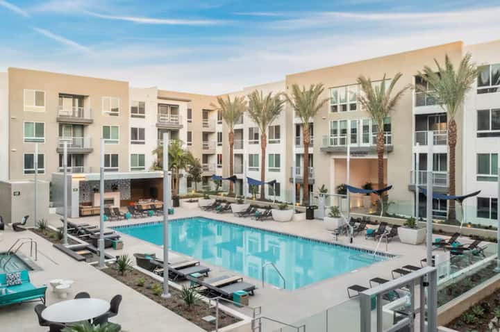 City Oasis | Parking, Pool, Jacuzzi, Bbq. - El Segundo, CA
