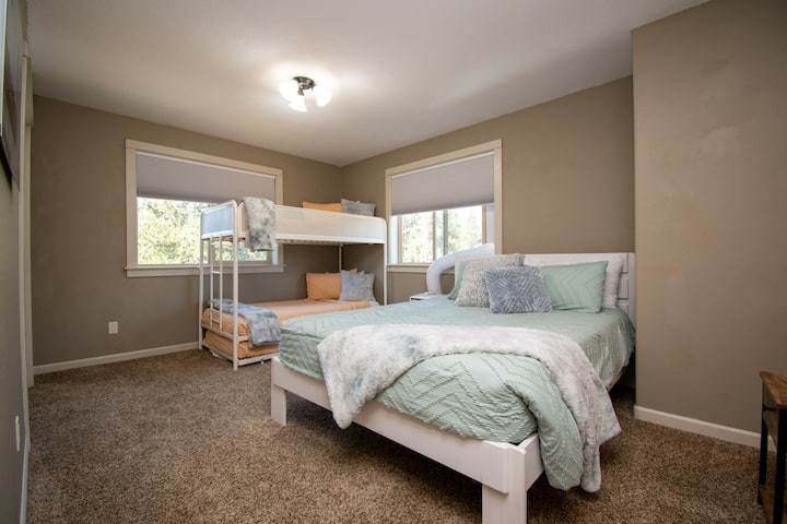 Main Home | Hot Tub | Yellowstone | Fly Fishing - Harriman State Park, Island Park