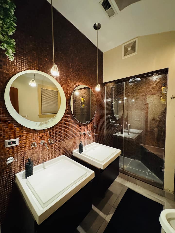 Spacious Studio Unit W Study Room | Near Cta - Chicago, IL