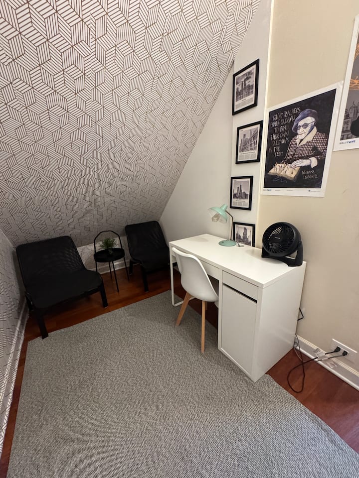 Spacious Unit | Near Coffee Shops/boutiques/cta - Sheridan Park - Chicago