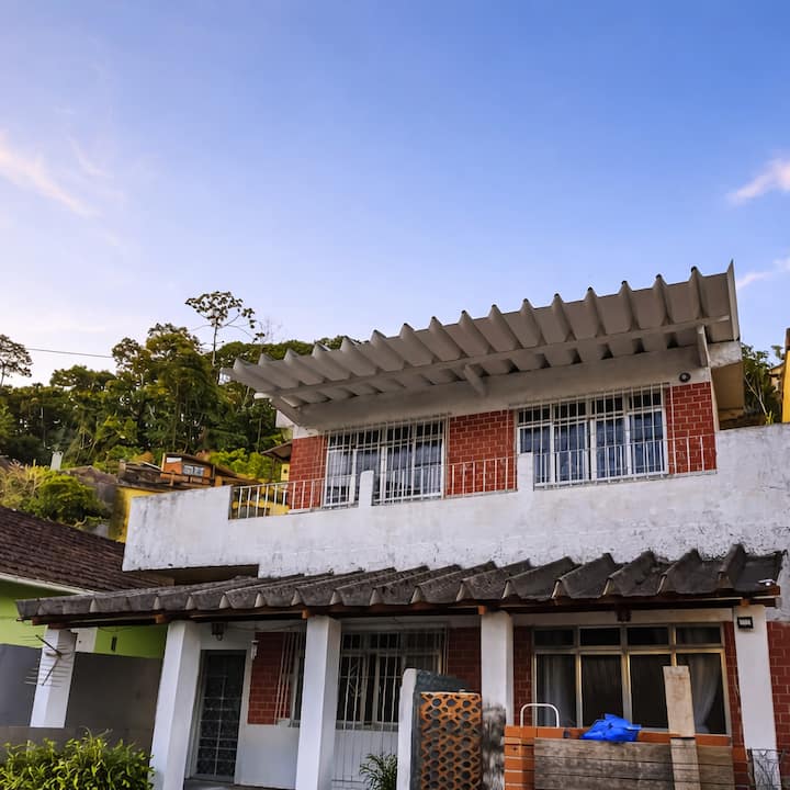 Casa Ampla C/garagem, 3 Quartos A 10 Min Do Centro - Petrópolis