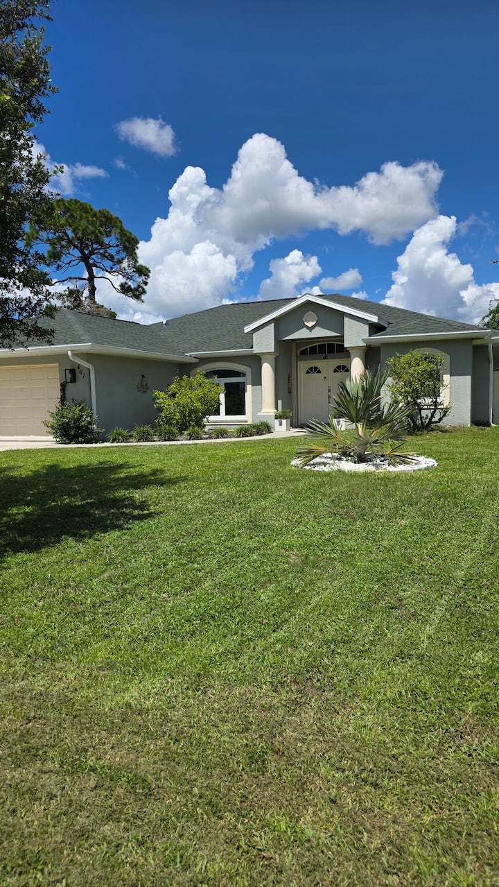 Awesome Location Home In Venice Near Beach - Venice, FL