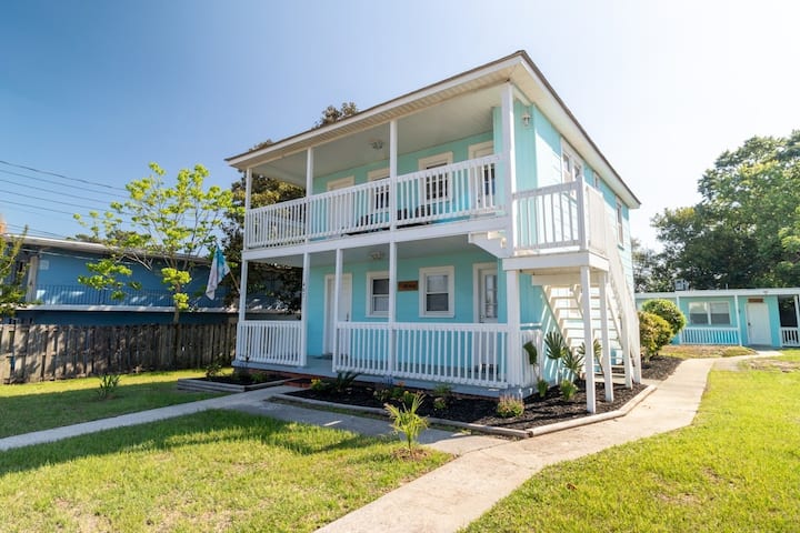 Big Blue: Serene Suite 2 Blocks From The Beach! - Myrtle Beach, SC