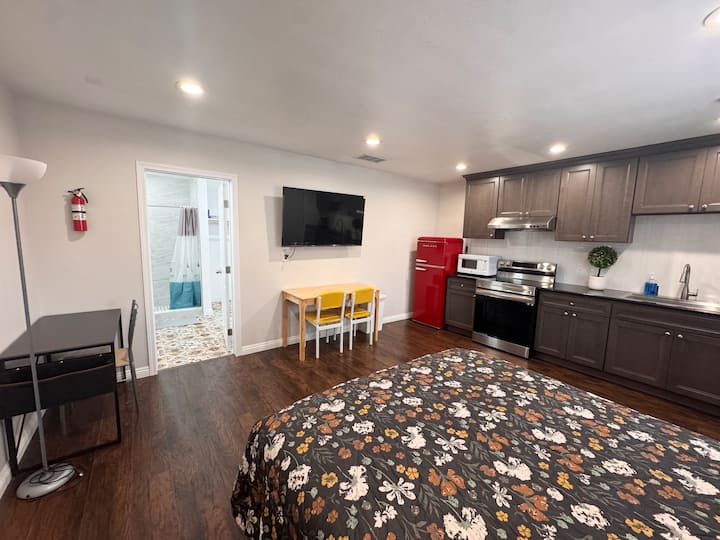 Full Kitchen /Private Bathroom - Rosemead, CA