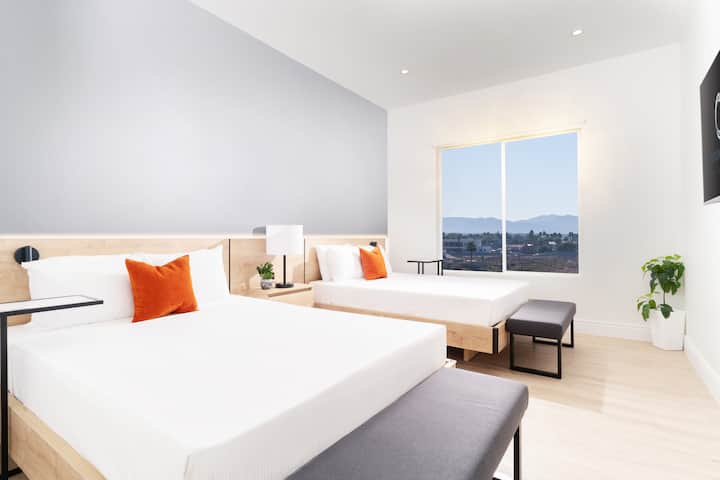 Spacious 2br • 2 Double Queens •Ada Ready - Las Vegas