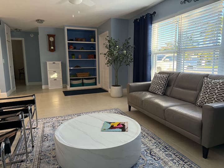 Welcome To Casa Valencia - Palm Beach, FL