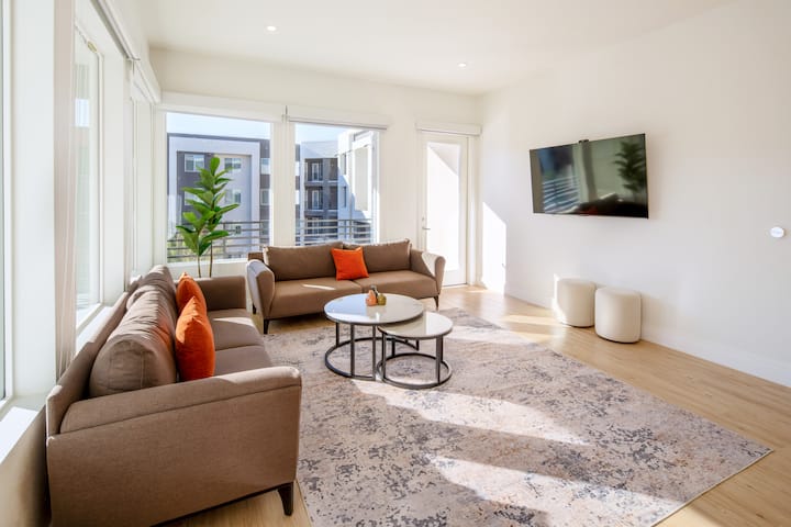 Huge 3br• King + 4 Queens • Near Strip & Allegiant - Las Vegas