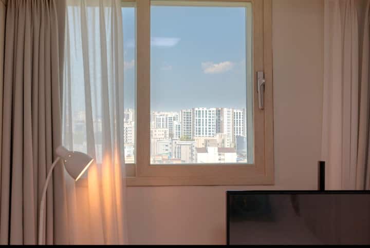 스칼렛 스테이2️⃣수원역도보2분#감성숙소풀옵션#블루투스스피커#행궁/신축주차/장박인기/편의점 - 권선2동