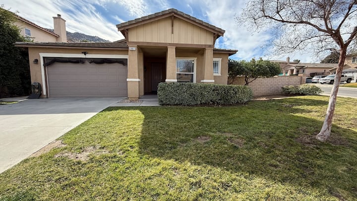 Cozy House For Work Or Play. - Moreno Valley, CA