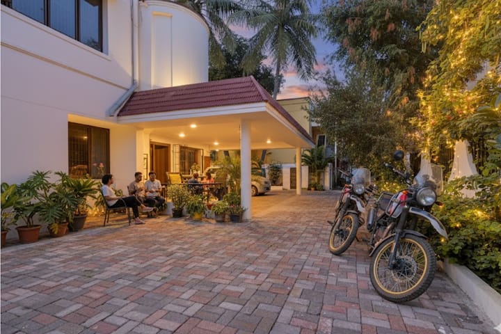 Bed In A Cozy Shared Dormitory Home - Chennai