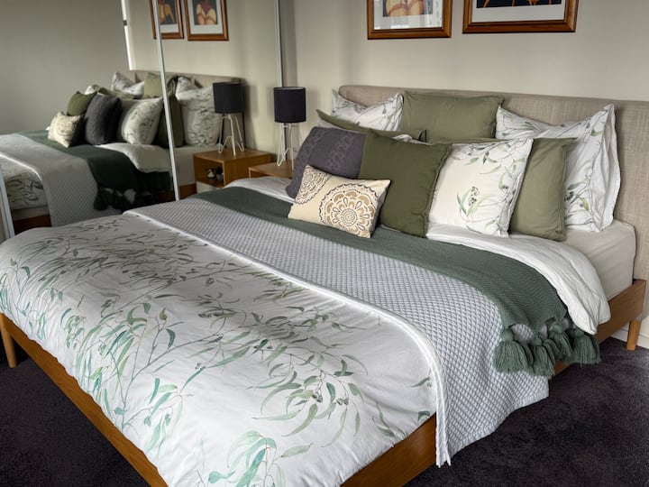 Comfy Modern Room In Cbd Apt - Spring Hill