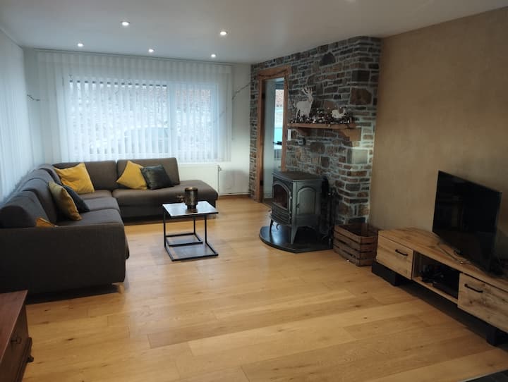 Maison Familiale à La Campagne - Stoumont