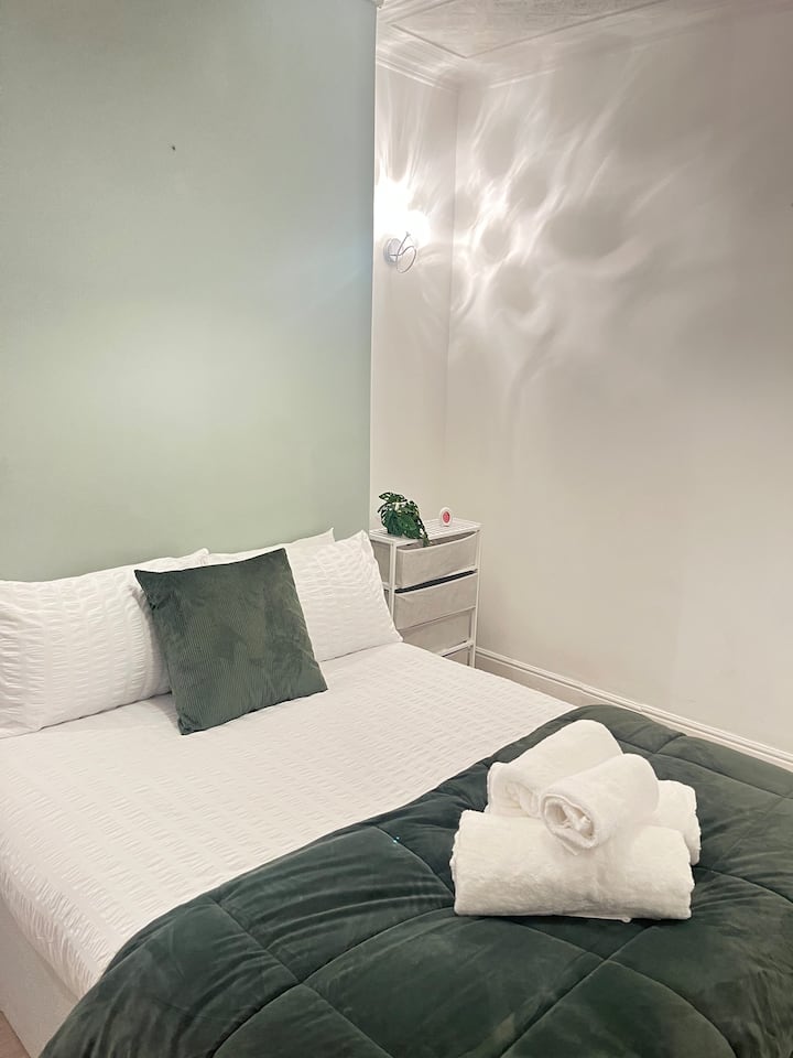 Budget Double Bedrooms! - Leeds
