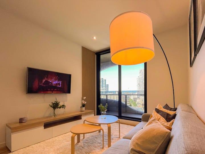 Long Term Bright & Comfy Cbd 2br Apt - Super Clean - Melbourne