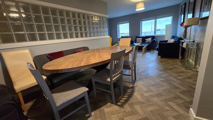 Large Modern 3 Bed, 3 Bathroom, Sleeps 7. - Galway