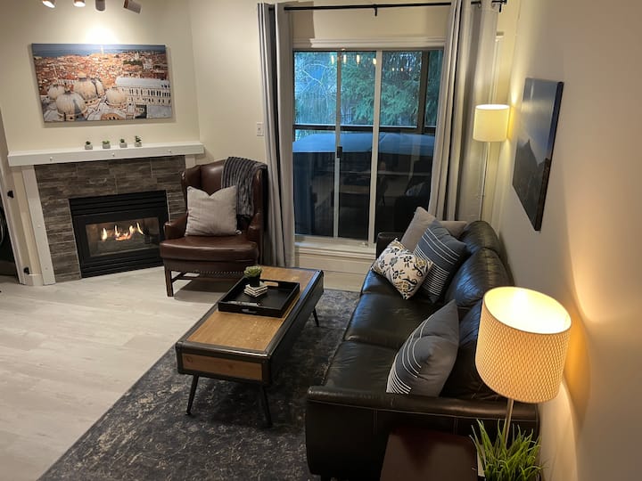New Reno-beautiful Townhome With Private Hot Tub - Whistler Blackcomb