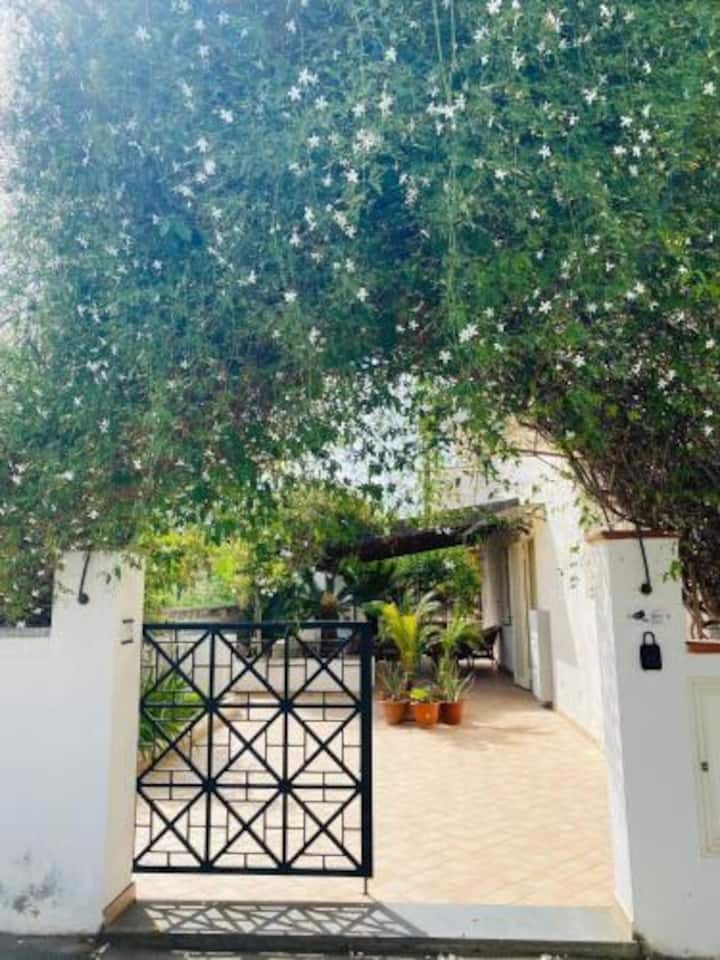 Appartamento In Villa. - Falcone