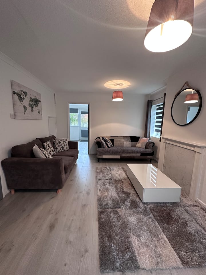 Cosy Two Bedroom House - Solihull