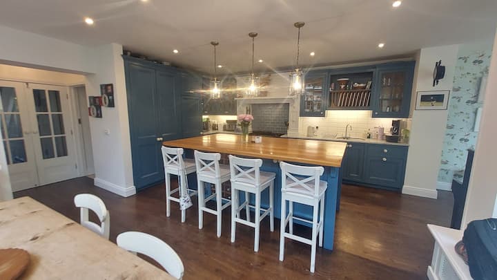 Large Family Home In Sandymount Near City Centre - Dublin