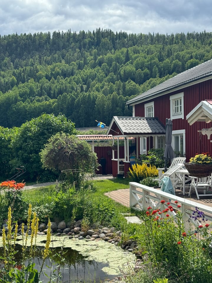 Rymlig Villa I Lantlig Miljö - Suède