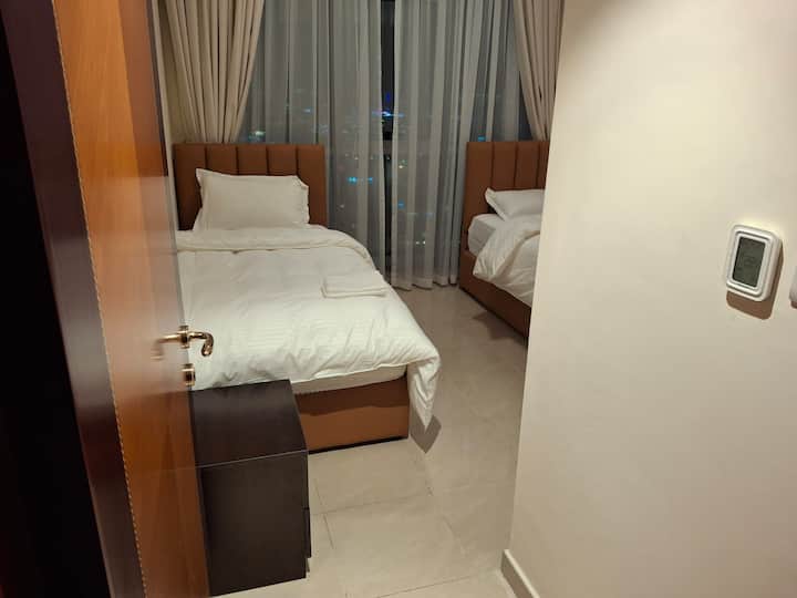 Spacious Newly Furnished 2bhk City View  Big Hall - 아지만